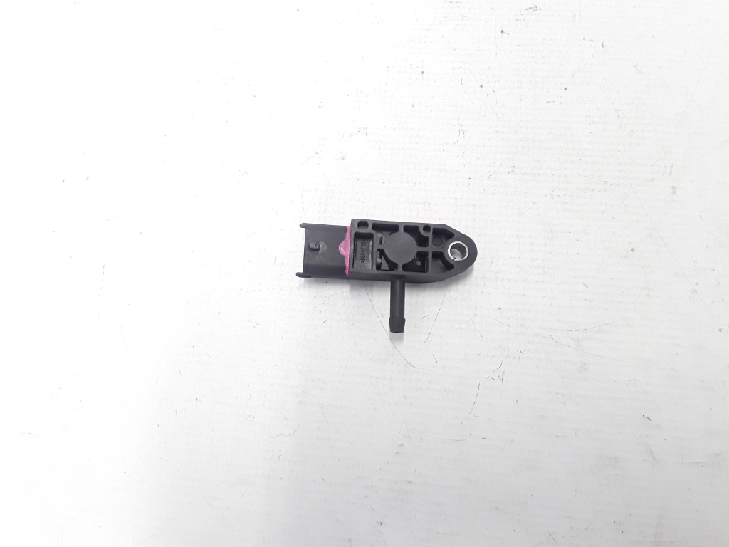 Used RENAULT Clio The sensor is different 8200225971
