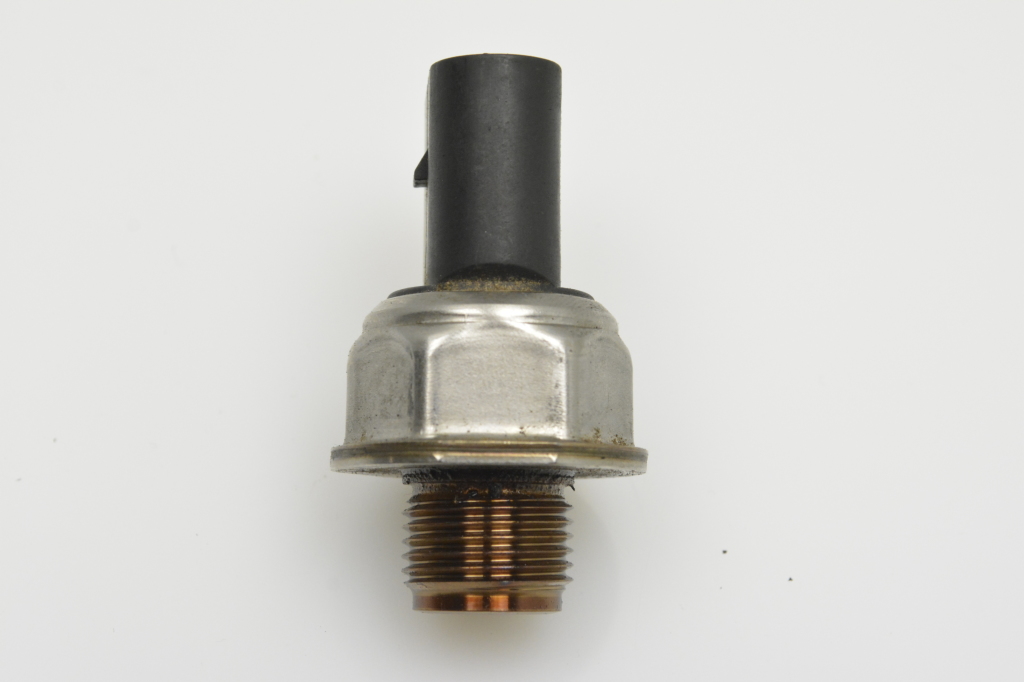 Used Volkswagen Passat High pressure fuel line sensor 04L906054