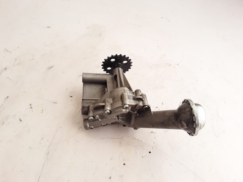 Used RENAULT Captur Oil pump 150108334R
