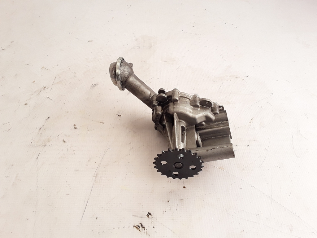 Used RENAULT Captur Oil pump 150108334R