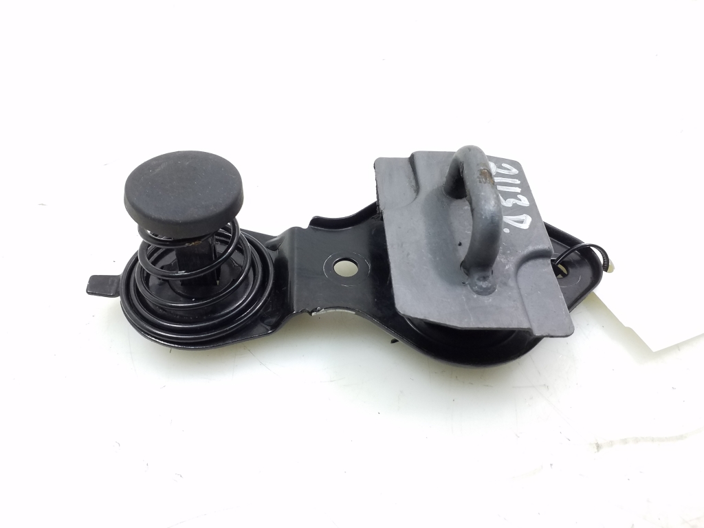 Naudotas Mercedes Benz E-Class Variklio gaubto kita detalė A2118800360