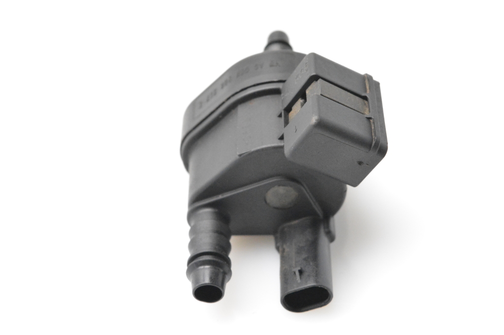 Used Volkswagen Passat Valve other 06H906517T