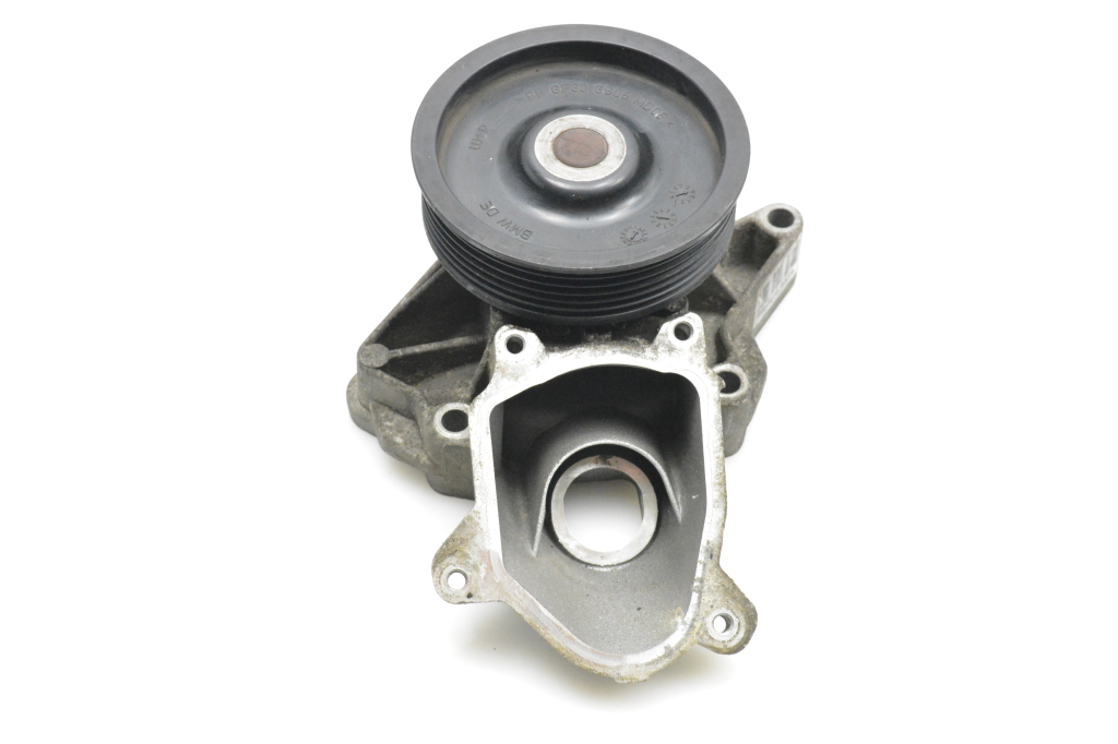 Used BMW 3 SERIES Water pump 7790275