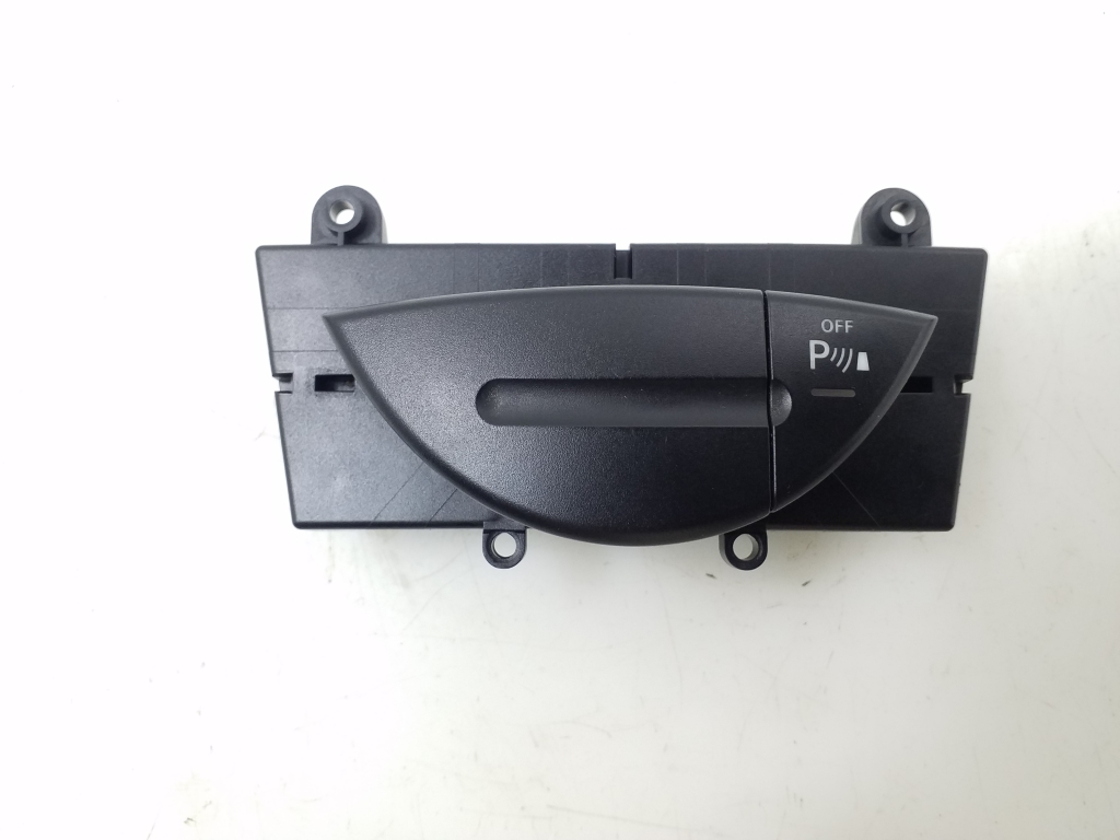 Used Mercedes Benz E-Class Switch and its parts A2118216958