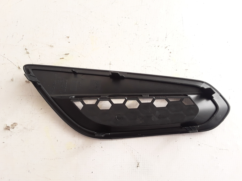 Used VOLVO V60 Front bumper lower grille 31294129