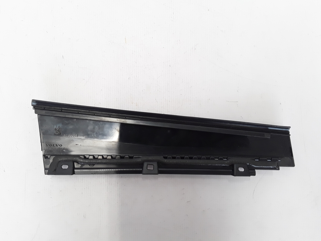 Used VOLVO V90 Other detail of the rear side door 31378626