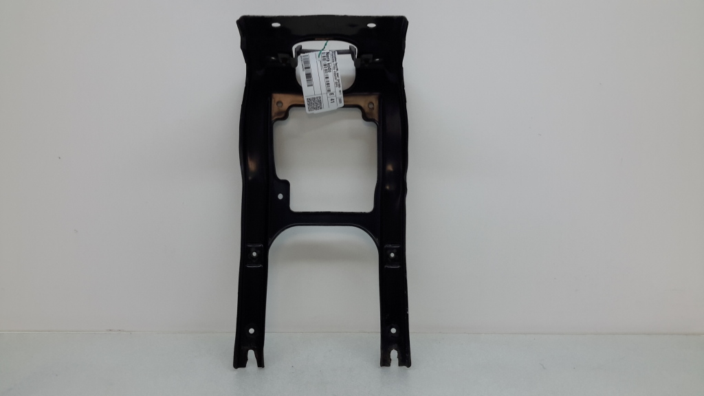 Used Mercedes Benz ML-Class The middle part of the front frame from the ...