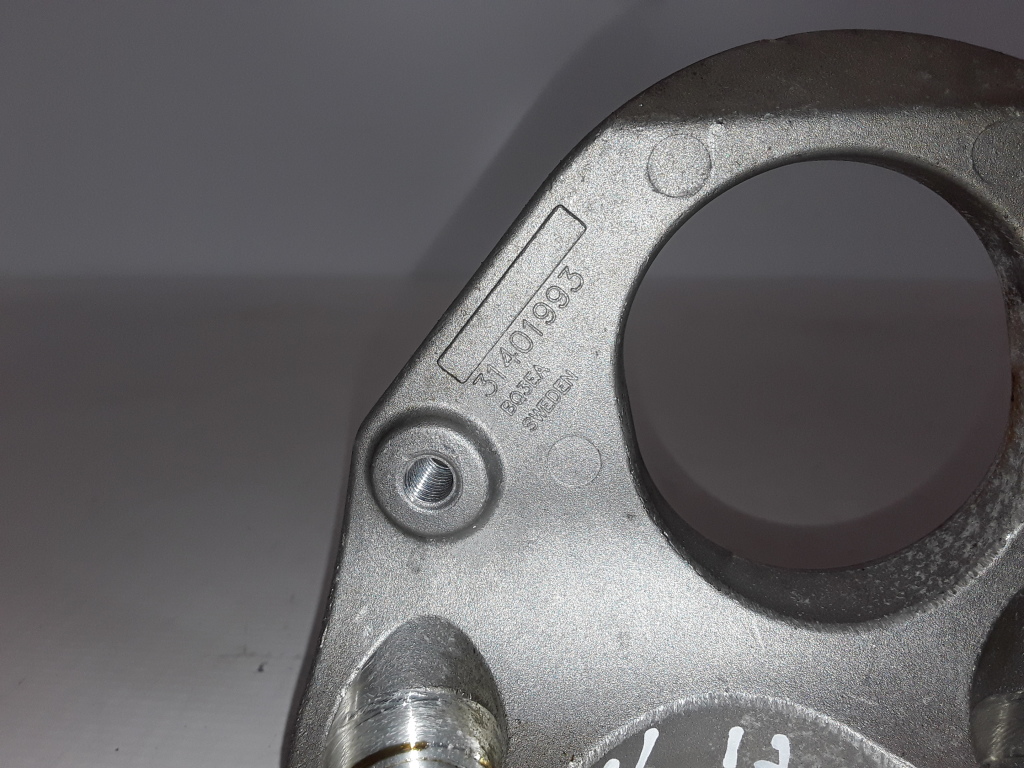 Used VOLVO XC90 Front axle bracket 31401993