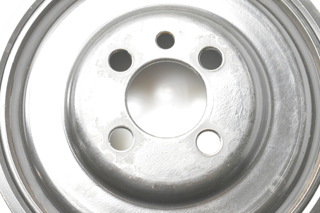 Used Volkswagen Golf Crankshaft Pulley 04L105243