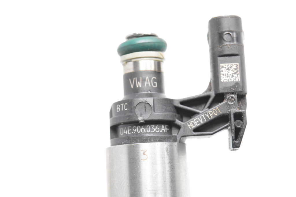 Used Volkswagen Golf Fuel injector 04E906036AF