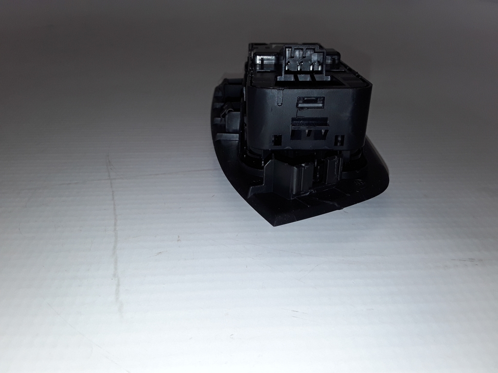 Used VOLVO S90 Front door glass switch 31433926