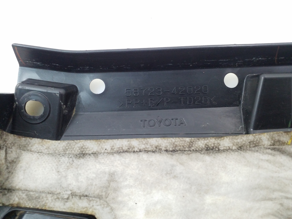 Used TOYOTA RAV 4 Other detail of the rear bumper 5872342020
