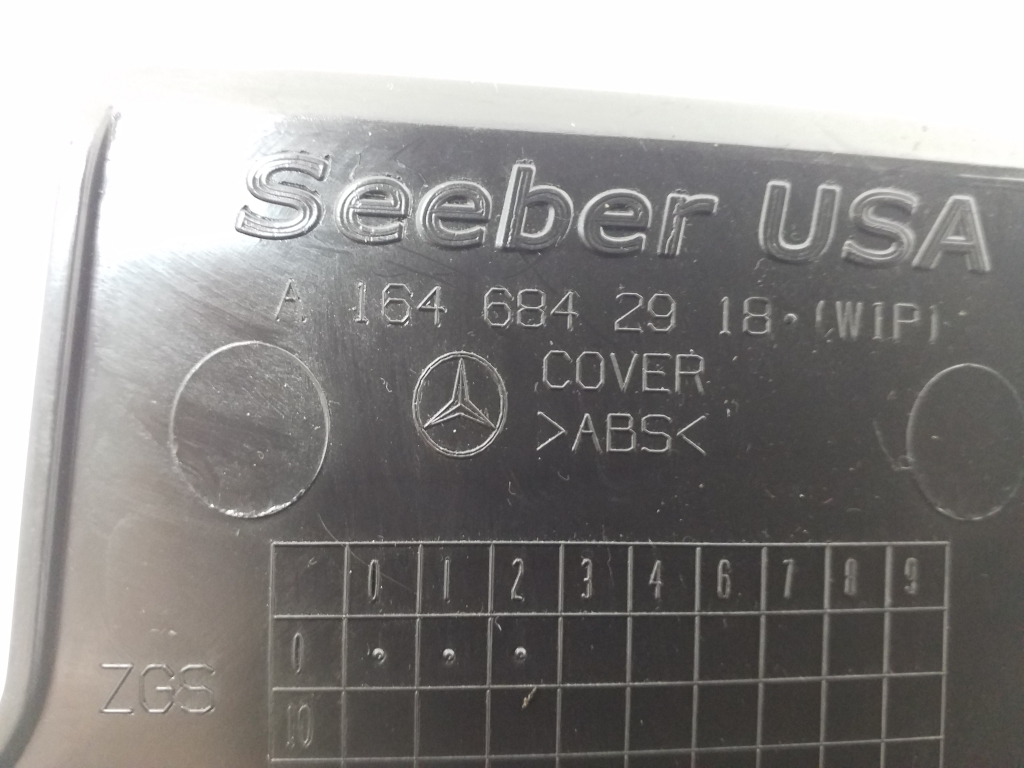 Used Mercedes Benz GL-Class Another detail of the cabin A1646842918