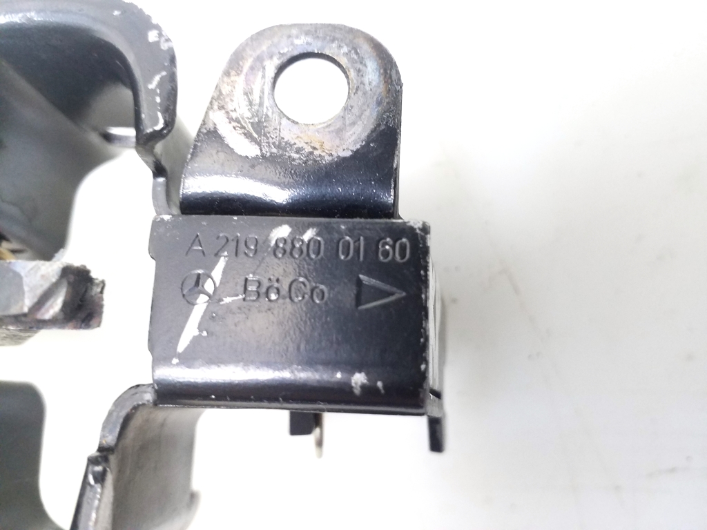 Naudotas Mercedes Benz GL-Class Variklio gaubto užraktas A2198800160