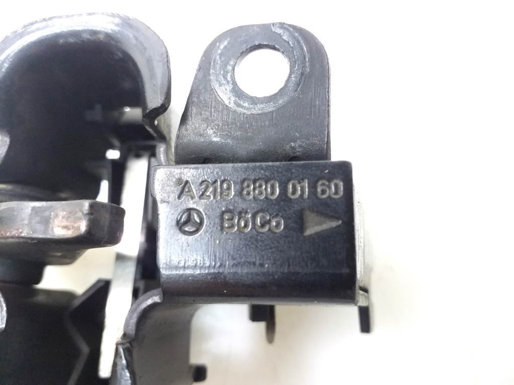 Used Mercedes Benz R-Class Engine cover lock A2198800160