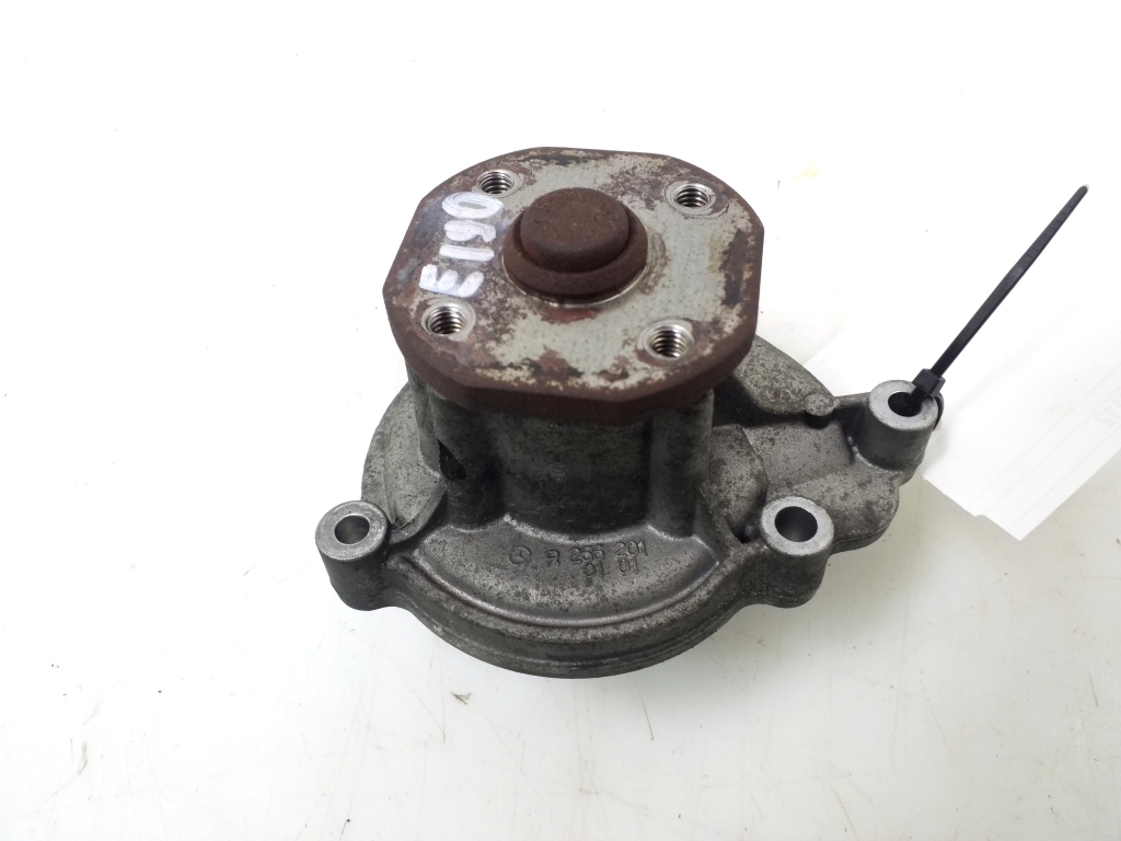 Used Mercedes Benz A-Class Water pump R2662010101
