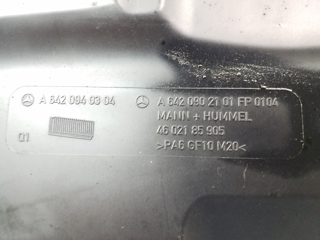 Used Mercedes Benz R-Class Air filter housing A6420902101