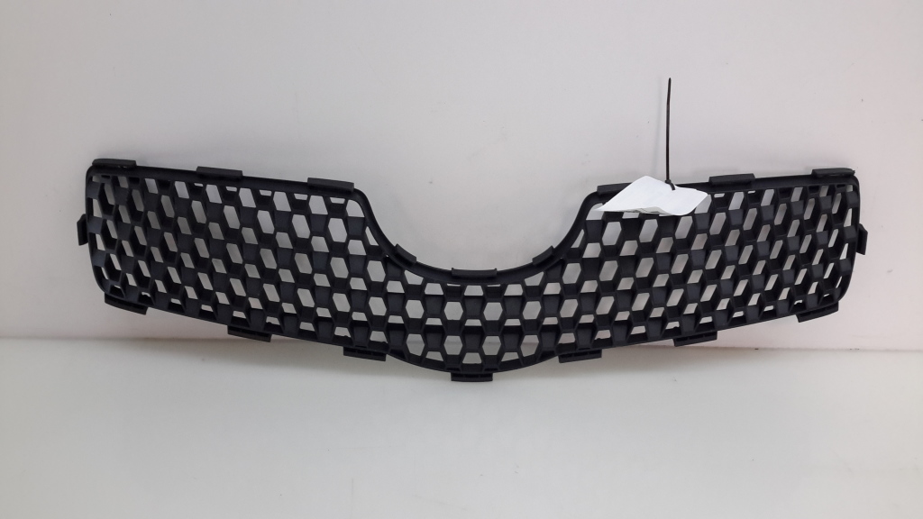 Used TOYOTA Yaris Front grille 531110D140