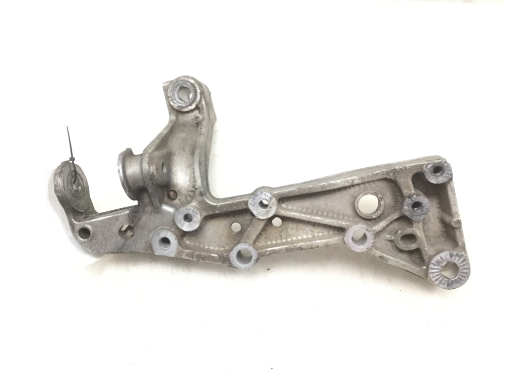 Naudotas Volkswagen Golf Priekinio traverso laikiklis 1K0199295E