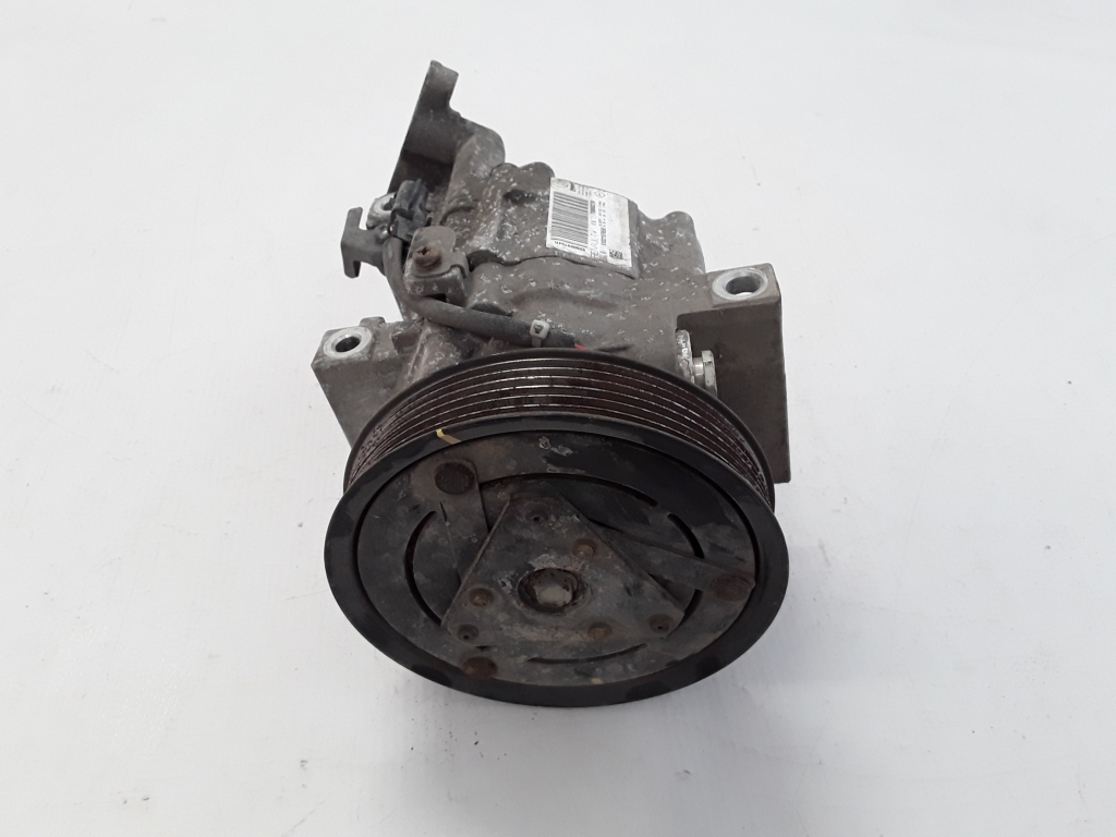 Used Dacia Dokker Air conditioner compressor 926009154R