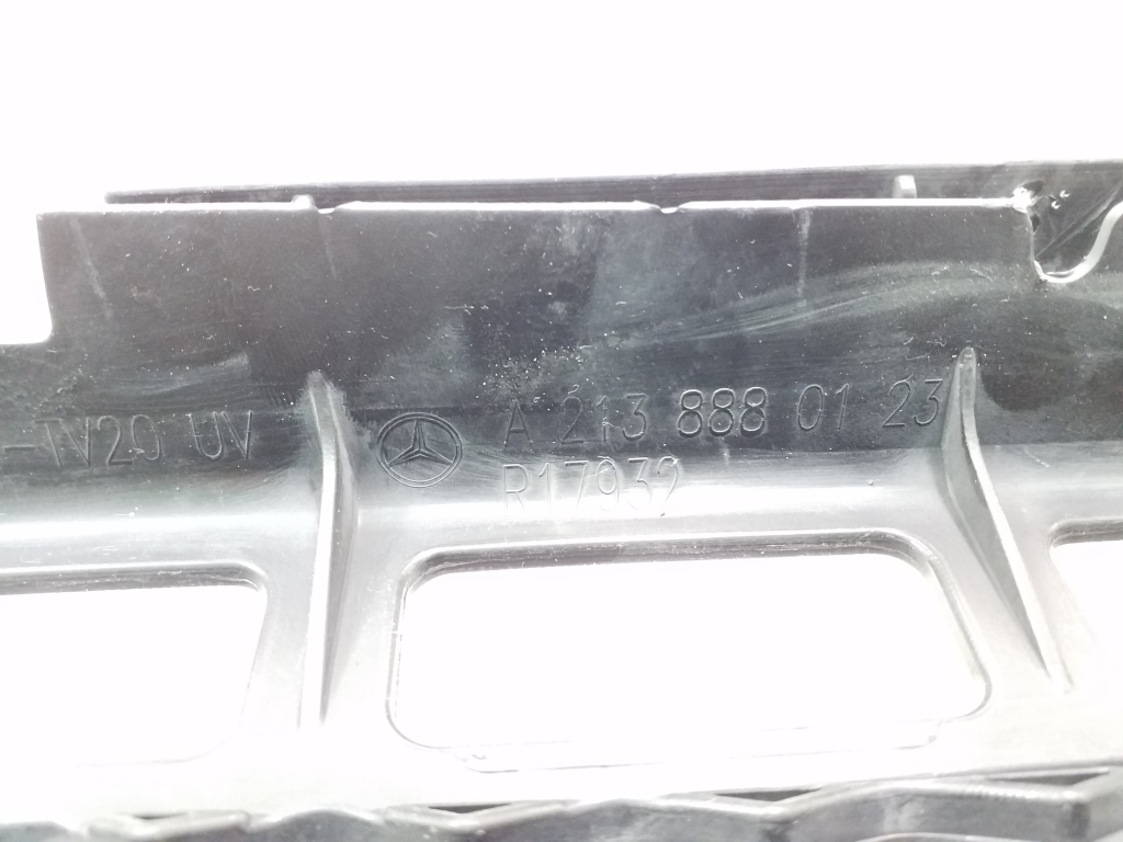 Used Mercedes Benz E-Class Front grille A2138800123