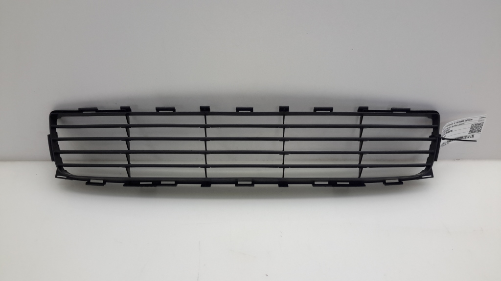 Used TOYOTA Auris Front bumper lower grille 5311202080