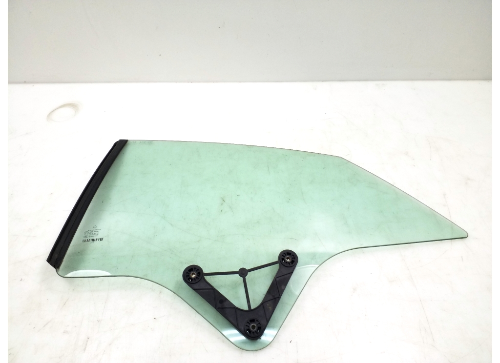 Used Mercedes Benz E-Class Glass rear wing fort A2076701500