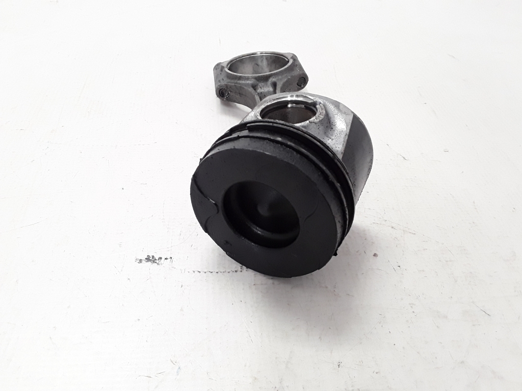 Used VOLVO XC60 Piston and its parts 30750666