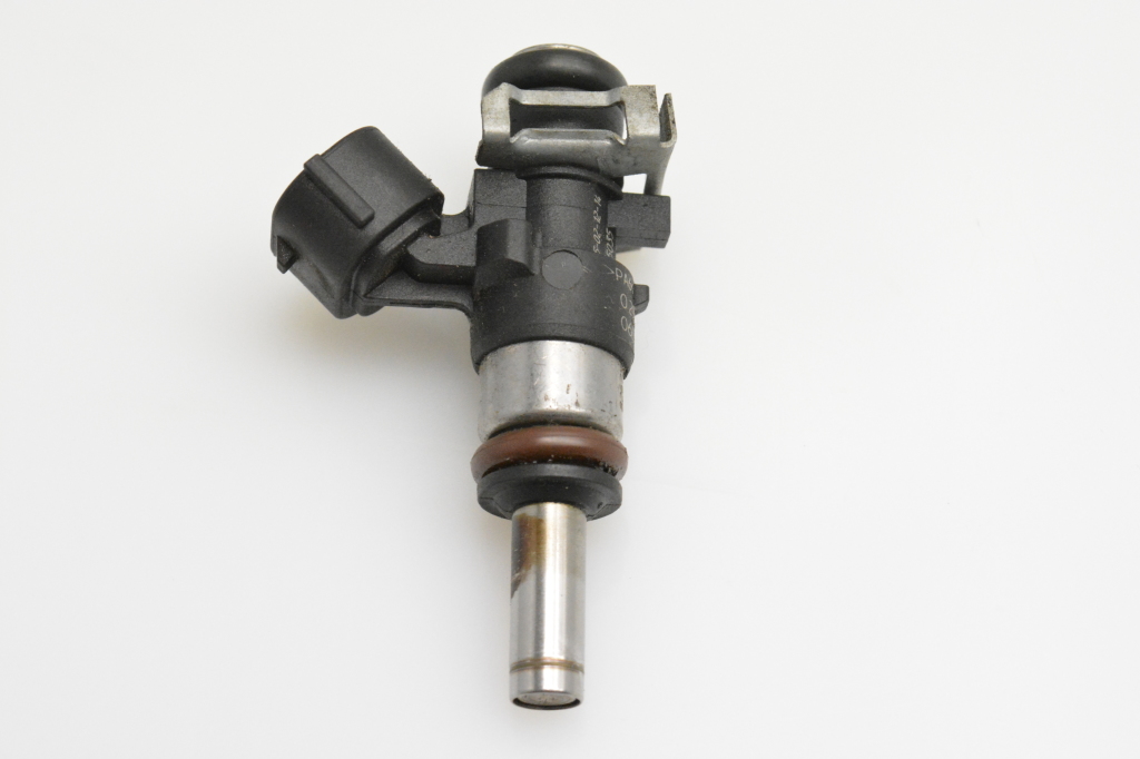 Used AUDI A4 Fuel injector 06L906031A