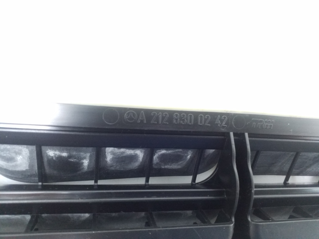 Used Mercedes Benz CLS-Class Rear wing ventilation grille A2128300242