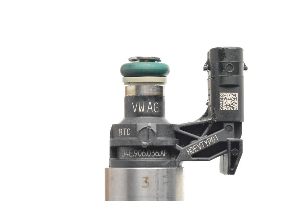 Used Volkswagen Golf Fuel injector 04E906036AF