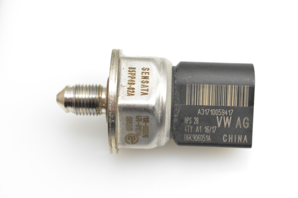 Used Volkswagen Golf High pressure fuel line sensor 06K906051A