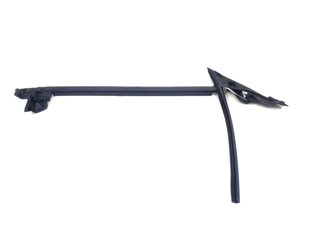 Used Mercedes Benz CLS-Class Front door strip to the glass inner ...