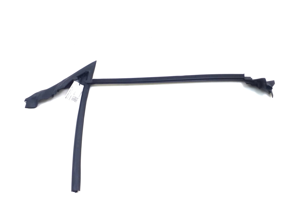 Used Mercedes Benz CLS-Class Front door strip to the glass inner ...