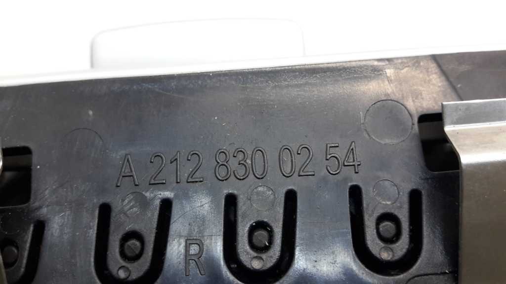 Used Mercedes Benz E-Class Interior panel ventilation grilles A2128300254