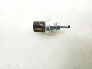 Used Mercedes Benz Vito The sensor is different A6079050400