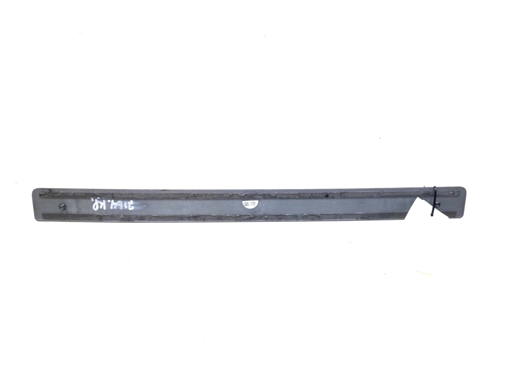 Used Mercedes Benz C-Class Inner threshold trim A2046800135