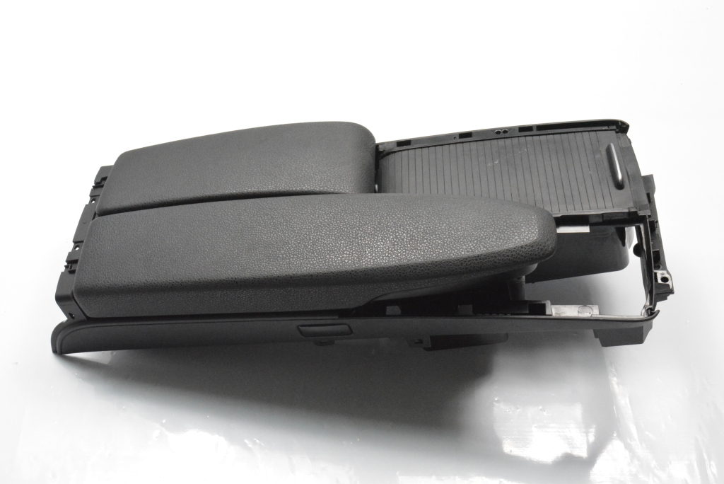 Used Mercedes Benz C-Class Interior console A2046801339