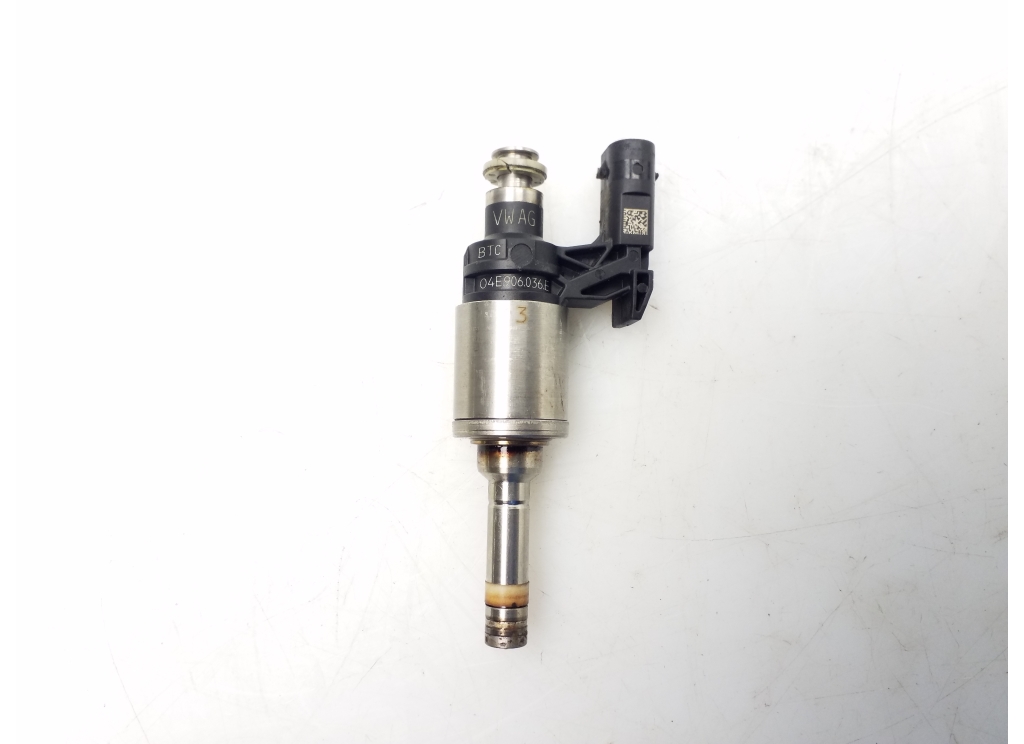 Used Volkswagen Golf Fuel injector 04E906036E