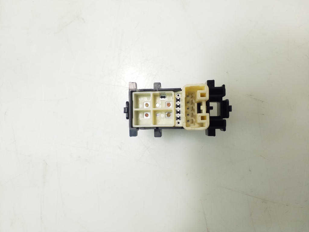 Naudotas TOYOTA Urban Cruiser Galinių šoninių durų stiklo jungiklis ...