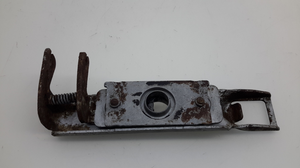 Used Mercedes Benz Vito Engine cover lock A6397500650
