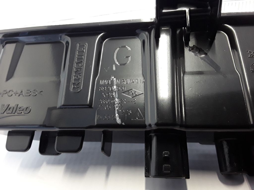 Used RENAULT Clio Front bumper reflector 266059367R