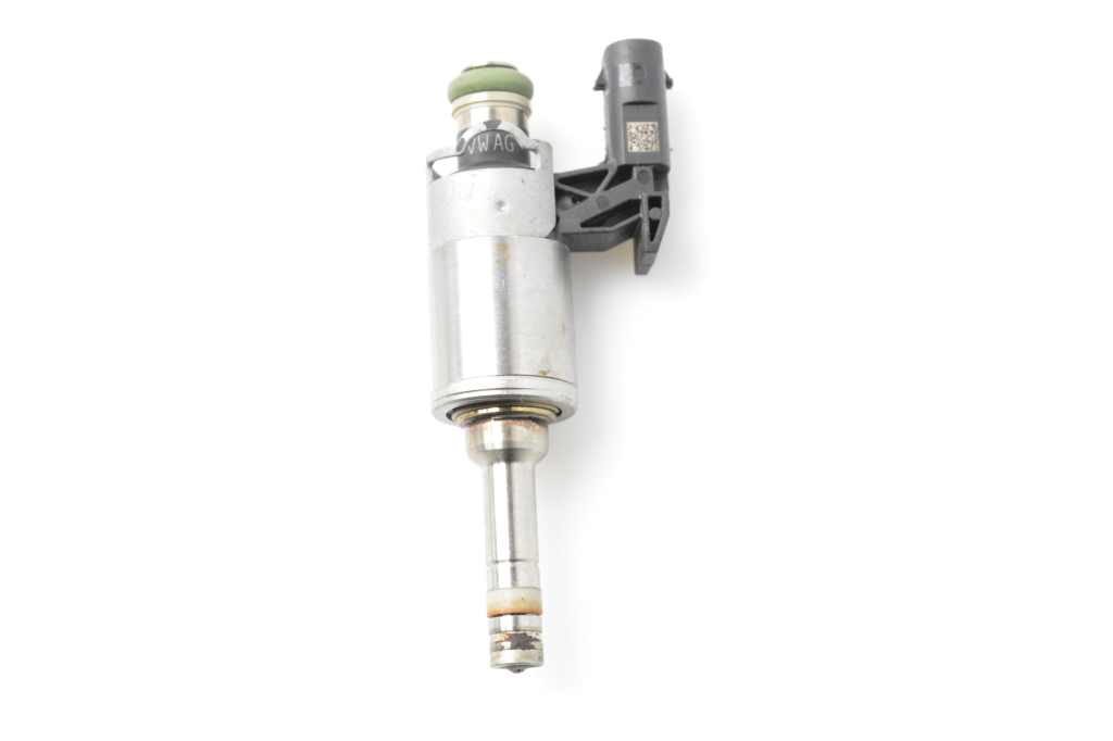 Used Volkswagen Golf Fuel injector 04E906036E