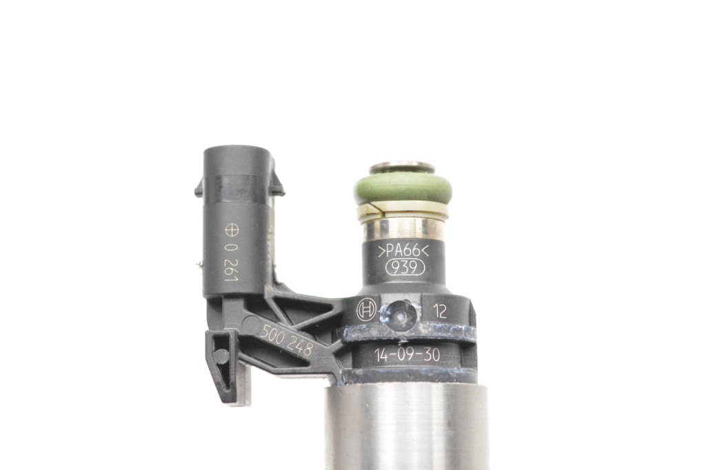 Used Volkswagen Golf Fuel injector 04E906036E