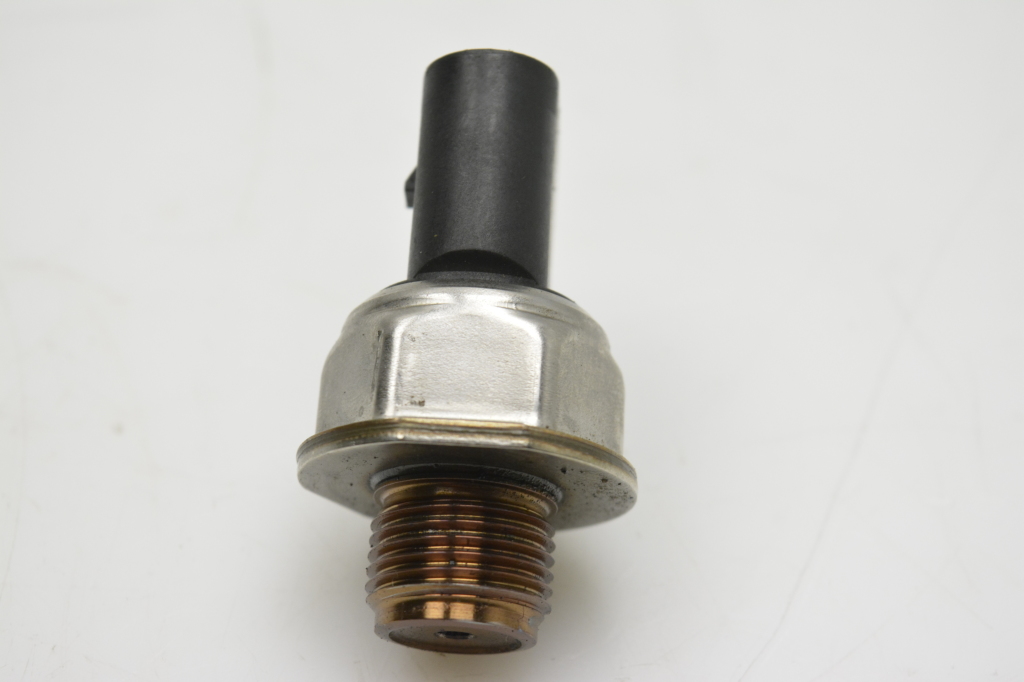 Used Volkswagen Golf High pressure fuel line sensor 04L906054