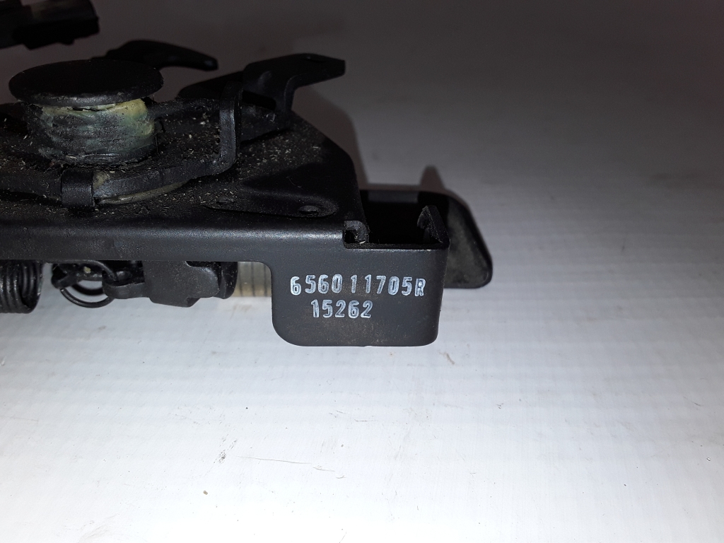 Used RENAULT Captur Engine cover lock 656011705R