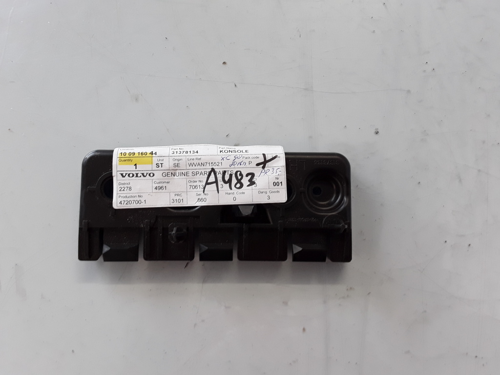 Used VOLVO XC90 Exterior sill trim bracket 31378134