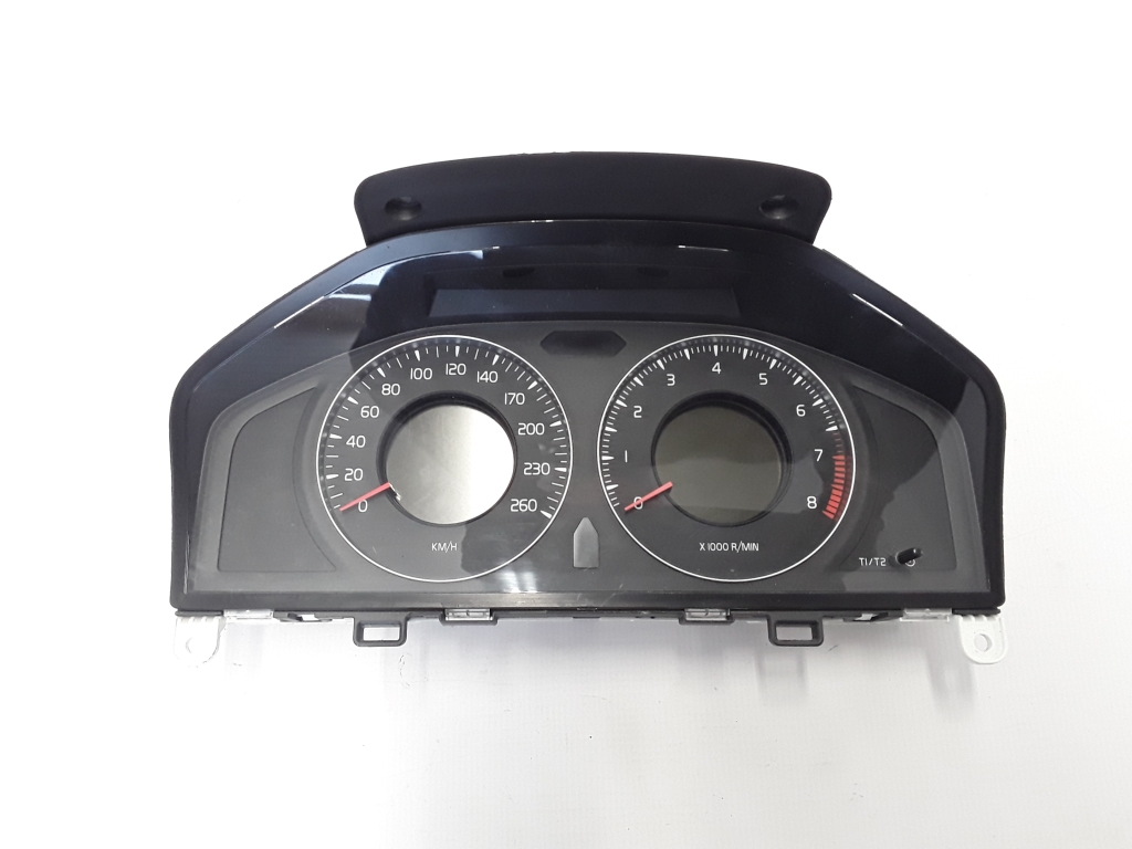 Used VOLVO V70 Dashboard 30786622
