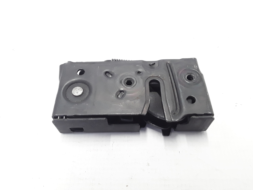 Used VOLVO XC60 Engine cover lock 32226109