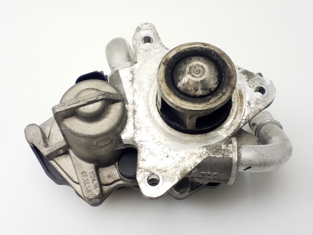 Used Volkswagen Golf EGR valve 04L131501